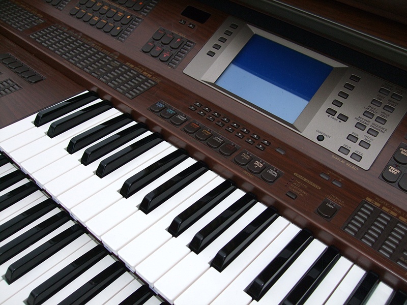 Used Yamaha AR100 Organ