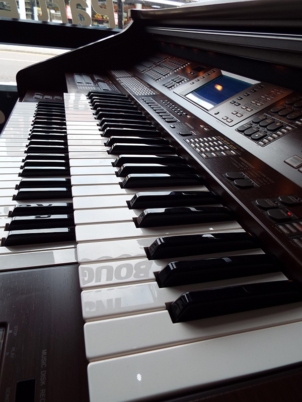 Used Yamaha AR100 Organ